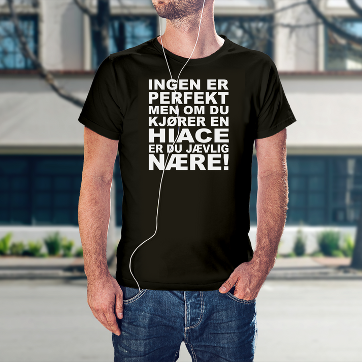 Ingen er perfekt HIACE – Stickerbutikken.no